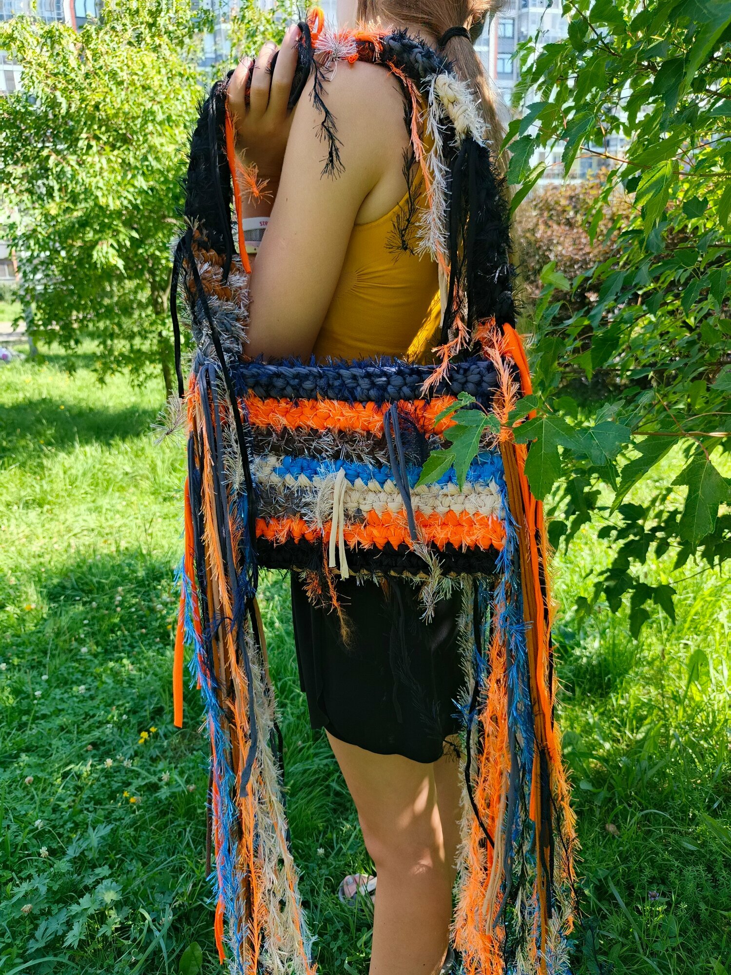 Сумка шоппер  Сумка яркая стильная с бахрамой