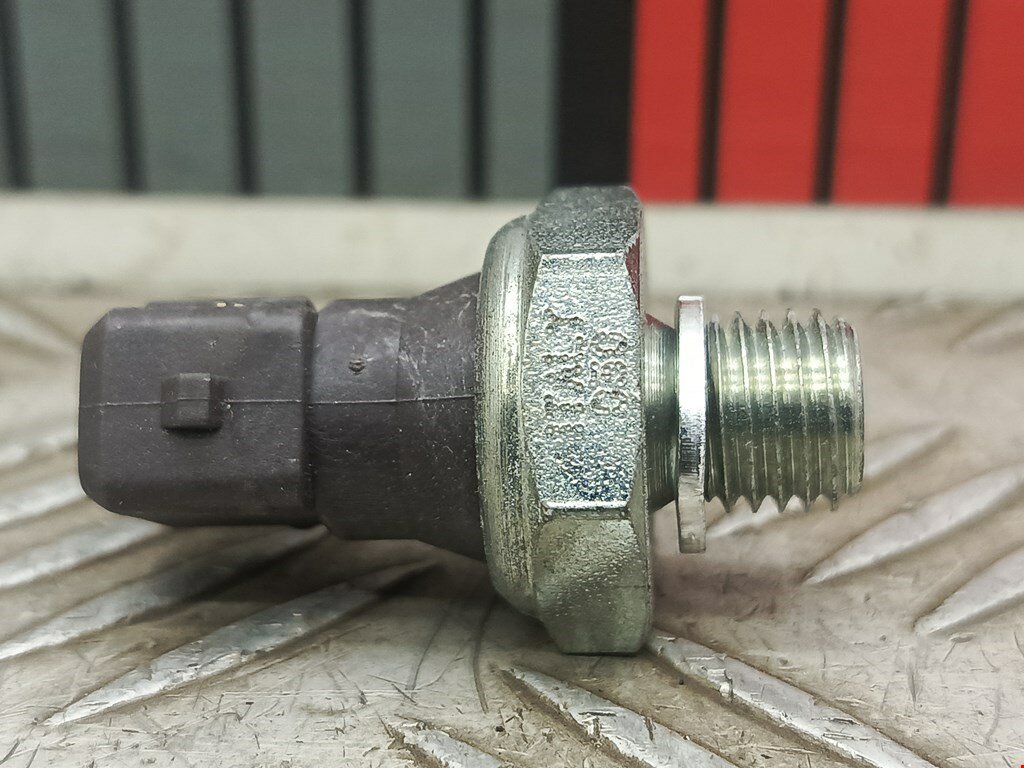 Датчик давления масла BMW 1-Series (E81/E82/E87/E88) 12618611273 арт. 2255396