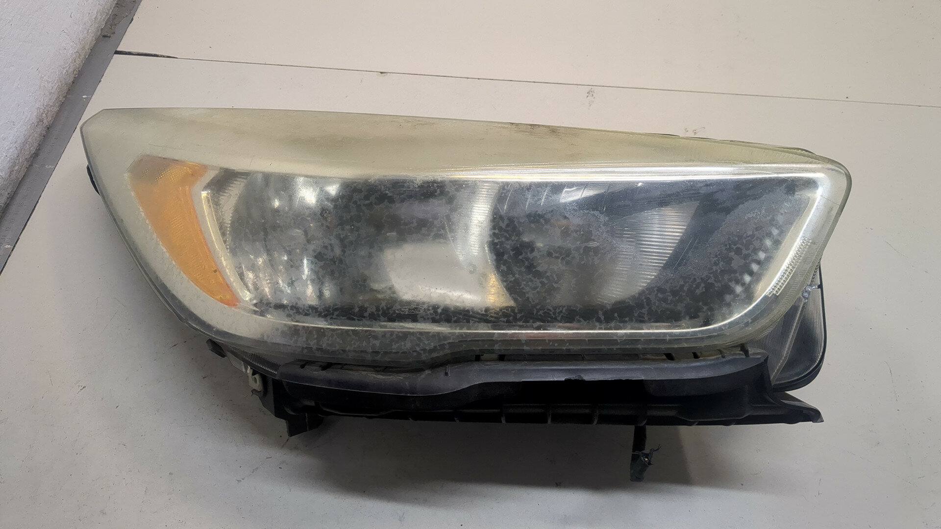 Фара (передняя) правая Ford Escape Б/У