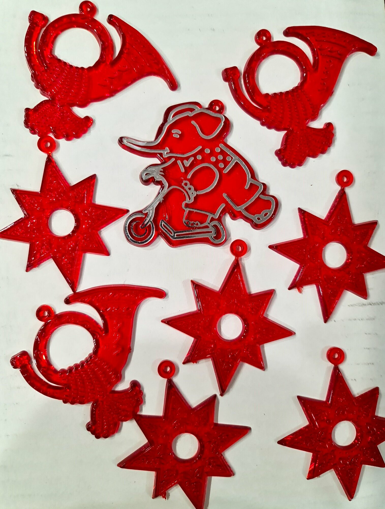 Набор винтажных елочных игрушек СССР (Слон на велосипеде, звезды, птички), красный пластик, 1970-80-е, 9 шт.