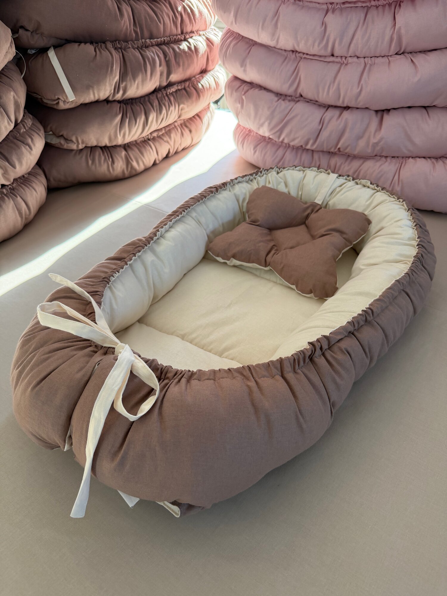 Кокон для новорожденных Lilikids, подушка, матрасик гнездышко, двухсторонний, белый/какао