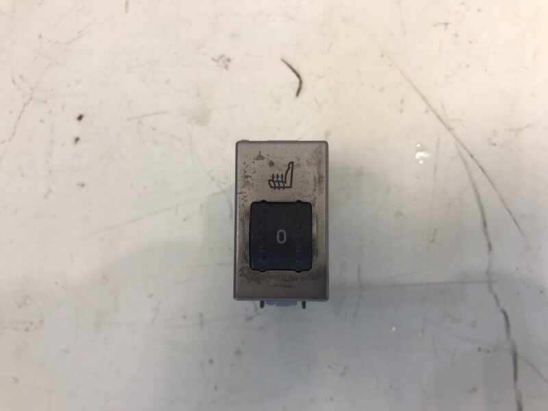 Б/У кнопка обогрева сидений Ford Focus 2010 CB4 SHDA 1.6L Duratec 36443 FORD арт. 1559535, 8v4t19k314ab