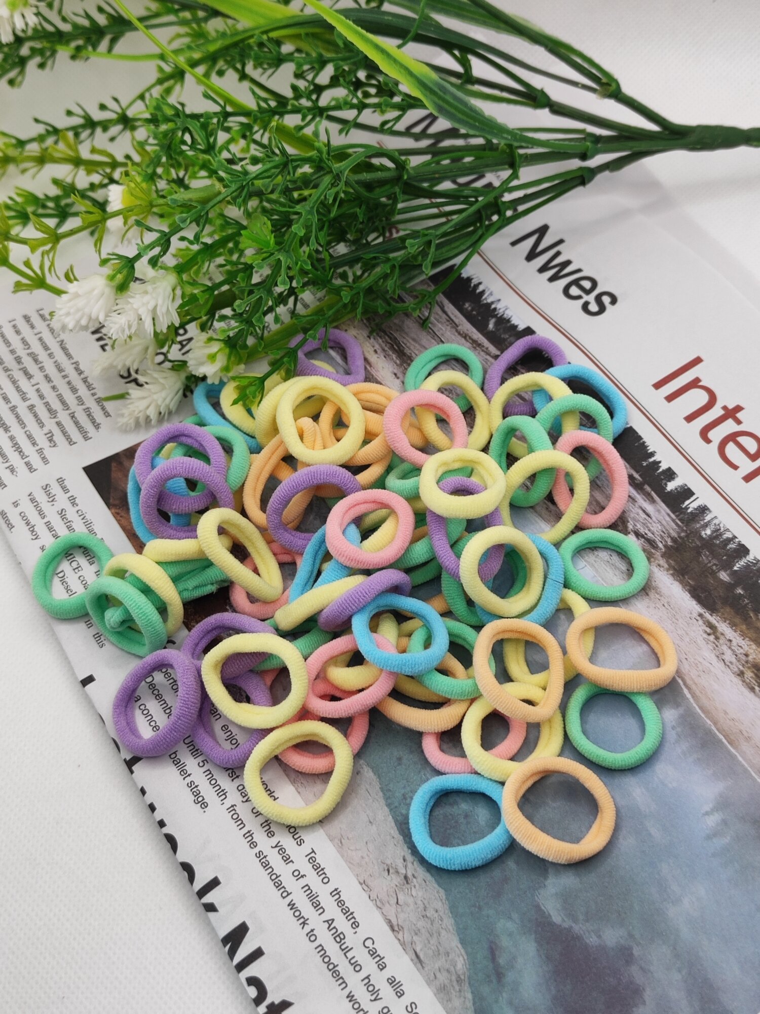 Резинка для волос маленькая, разноцветная 50 шт.