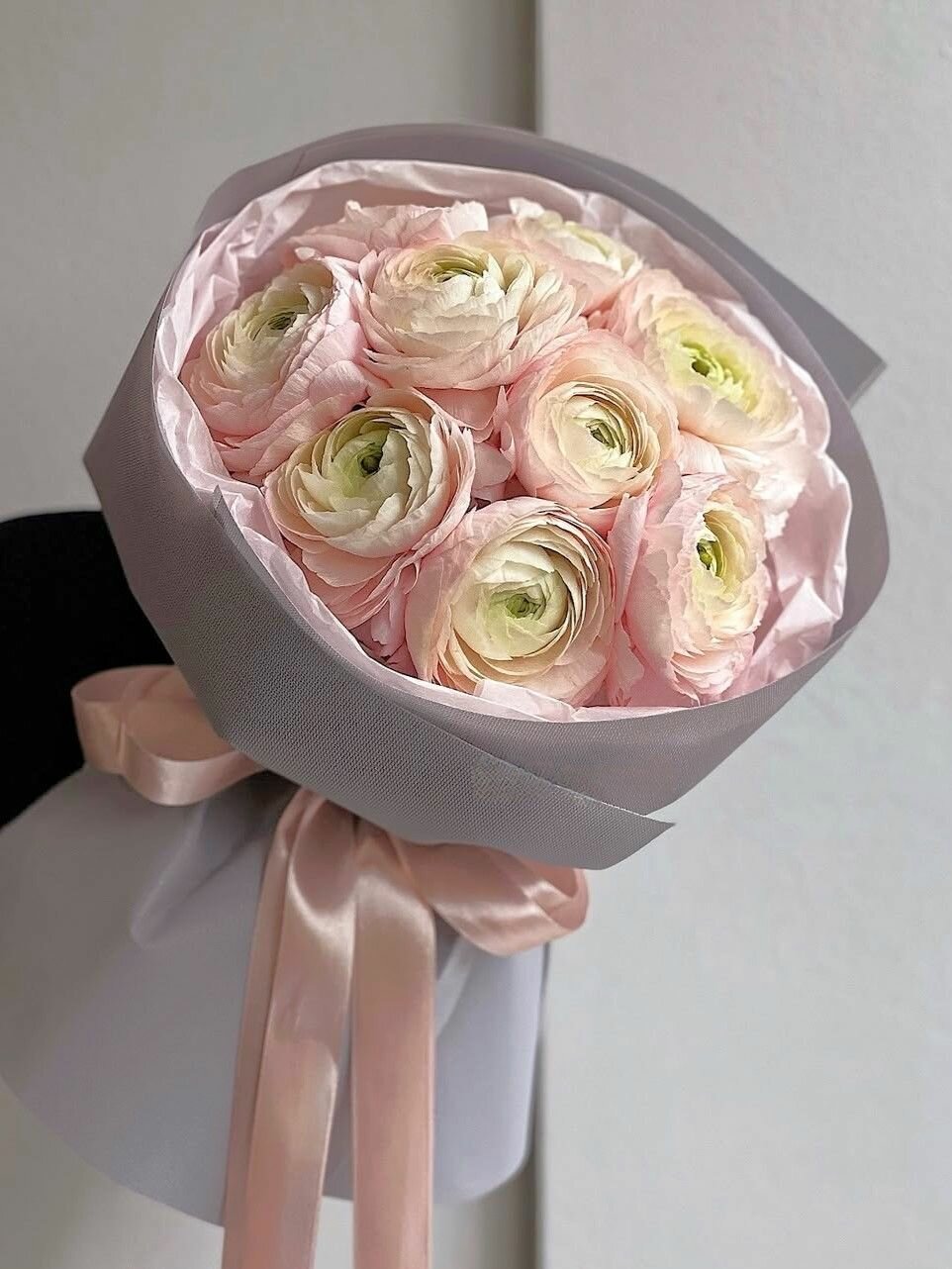 Букет из нежных ранункулюсов