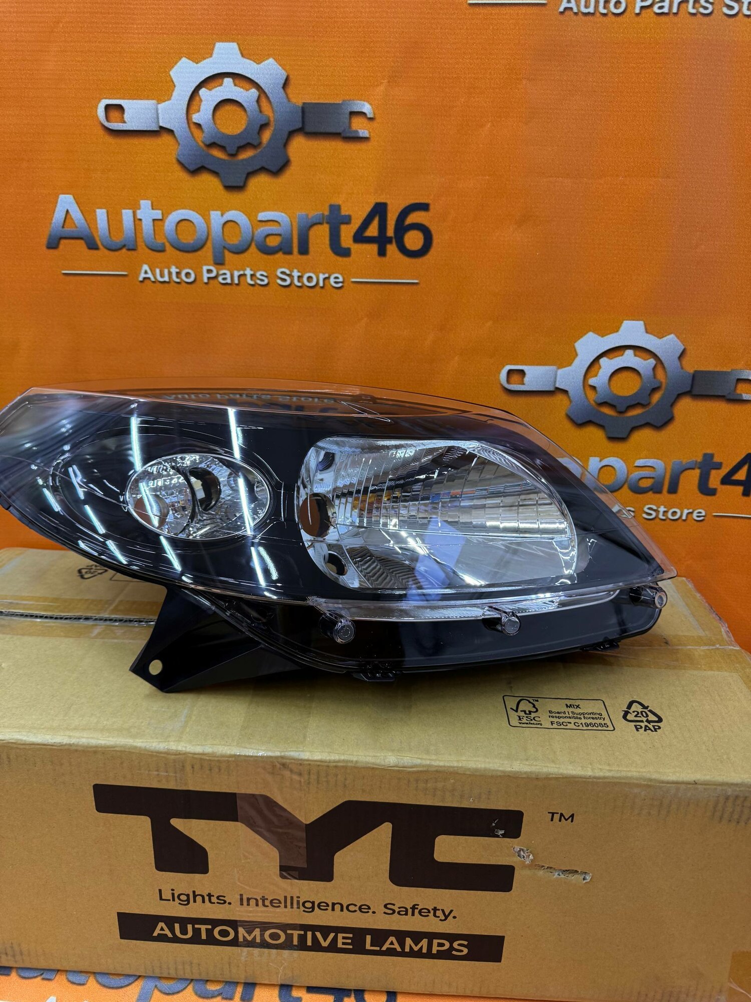 Фара правая рено сандеро степвэй renault sandero STEPWAY 2009-2014 чёрная с корректором TYC