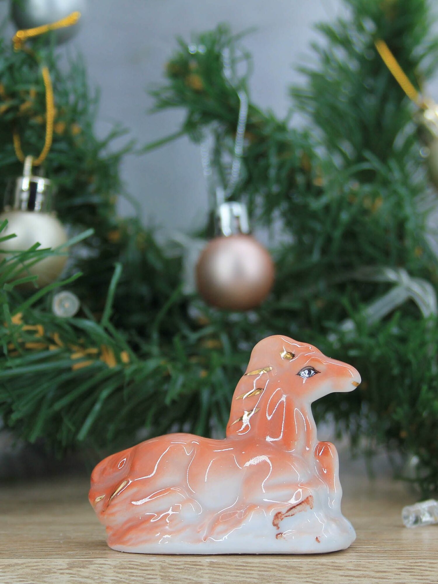 Статуэтка фарфоровая Лошадь , Символ года , цвет белый бежевый