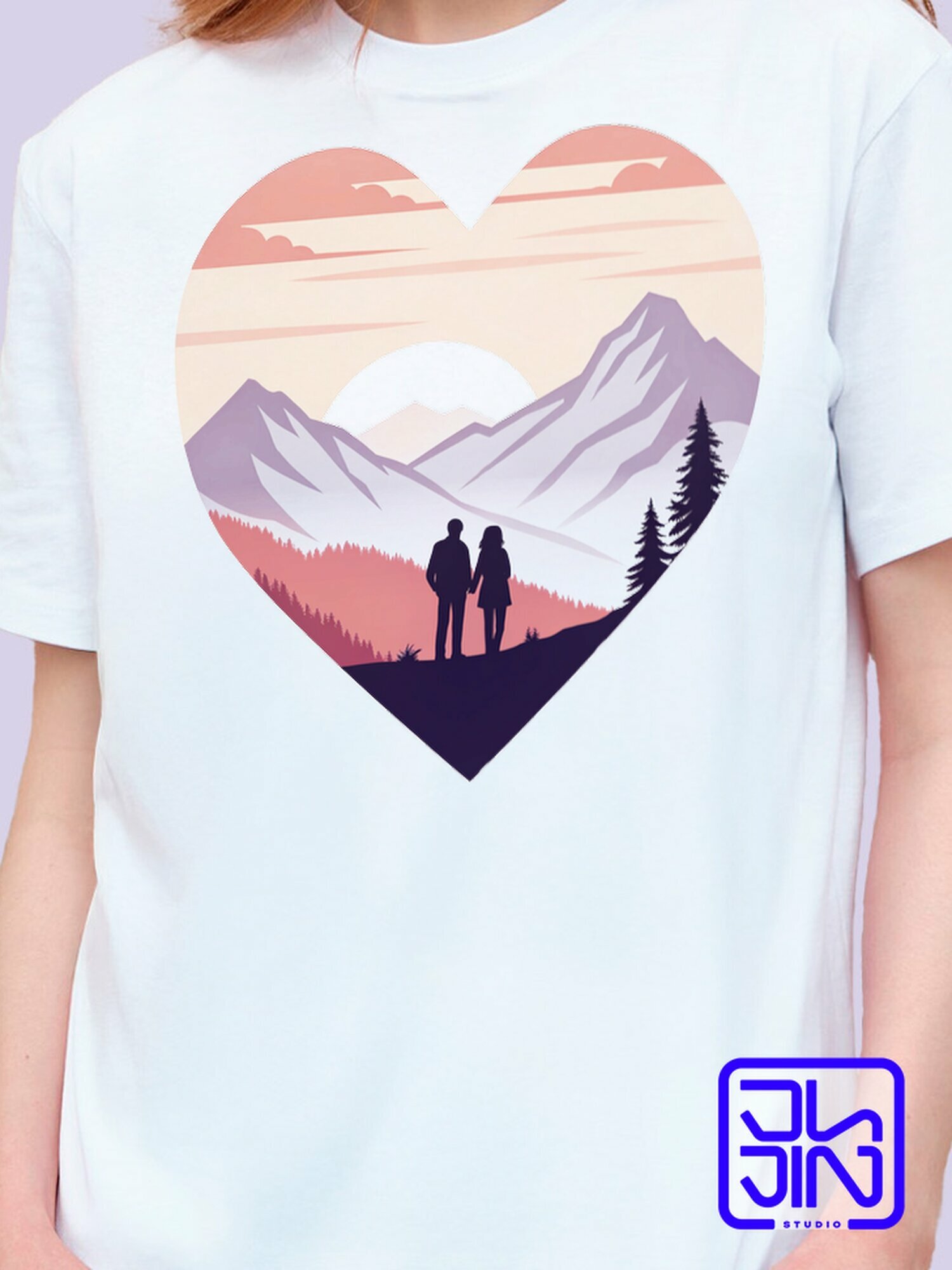 Футболка классическая женская с авторским принтом Минималистичная персиковая пара с сердцем и горами в кремовых тонах со смыслом, белый хлопковый трикотаж с прикольным рисунком на груди