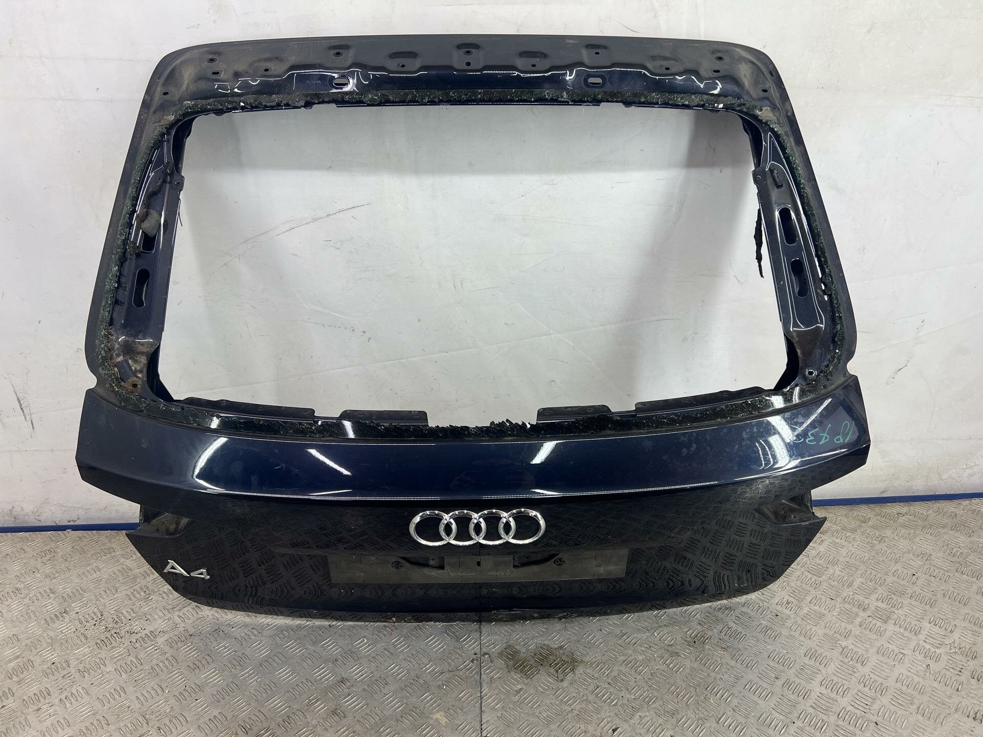 Крышка багажника Audi A4 B9 2017