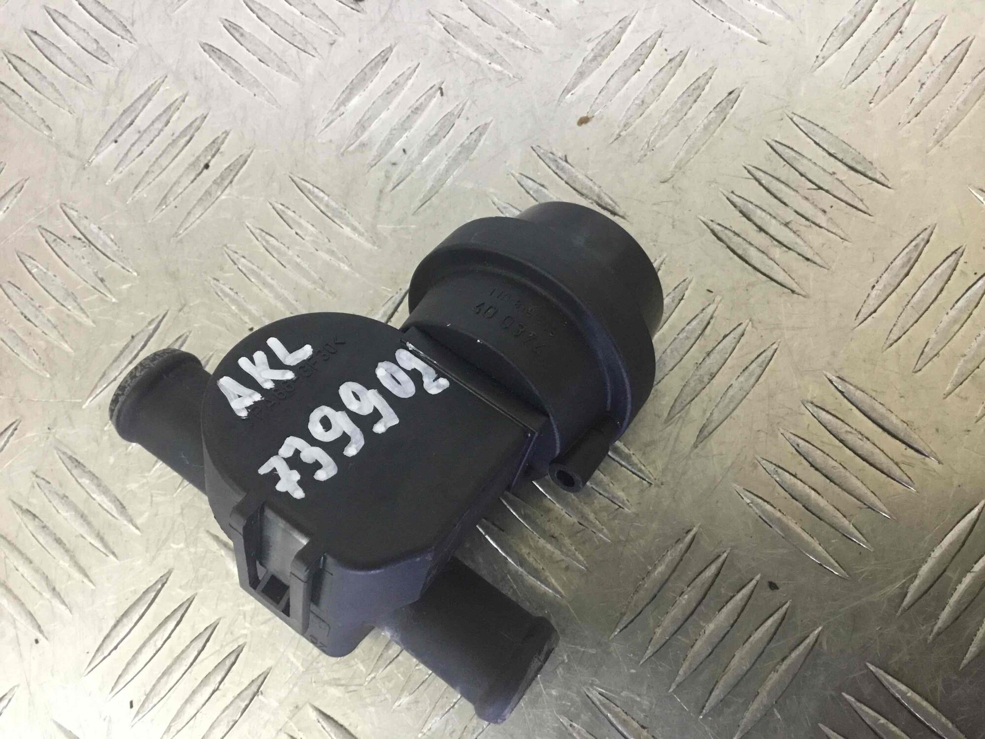 Б/У Кран отопителя (печки) Volkswagen Golf 4 поколение (1997-2004) 1998 г.