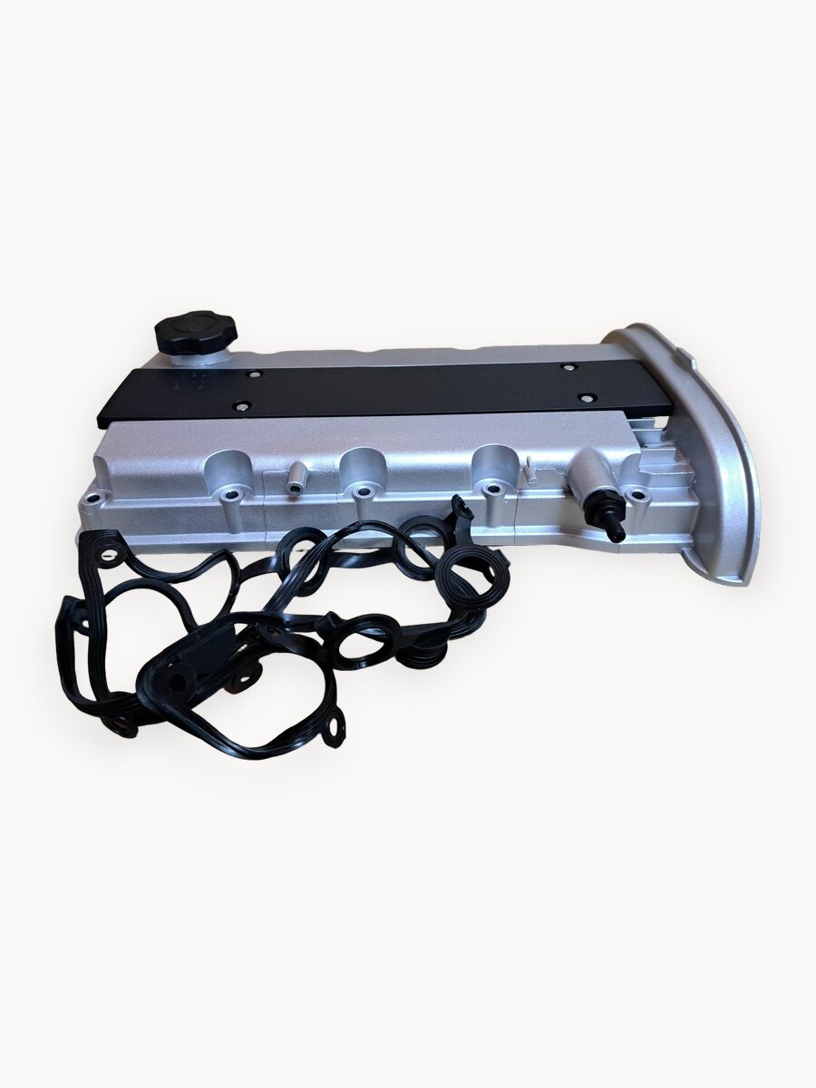 Крышка клапанов (алюминиевая с прокладкой в сборе) Лачетти, Круз, Нексия, Авео, без г-образного отвода