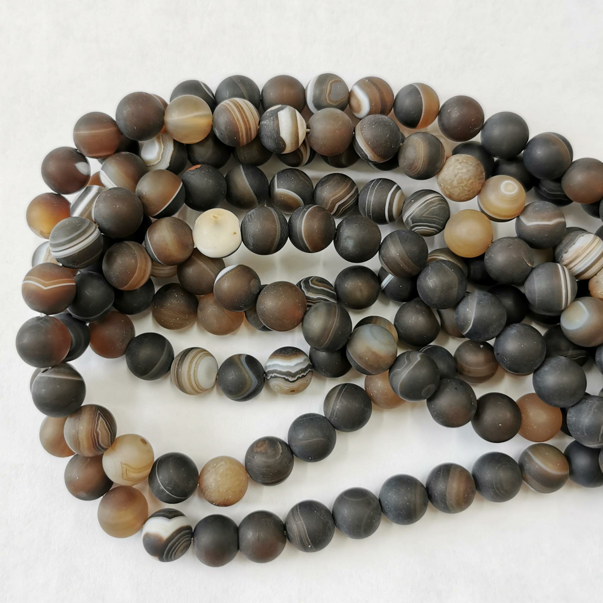 Бусины каменные, агат, полосатый матовый, 10мм, коричневый, 37 шт, низка