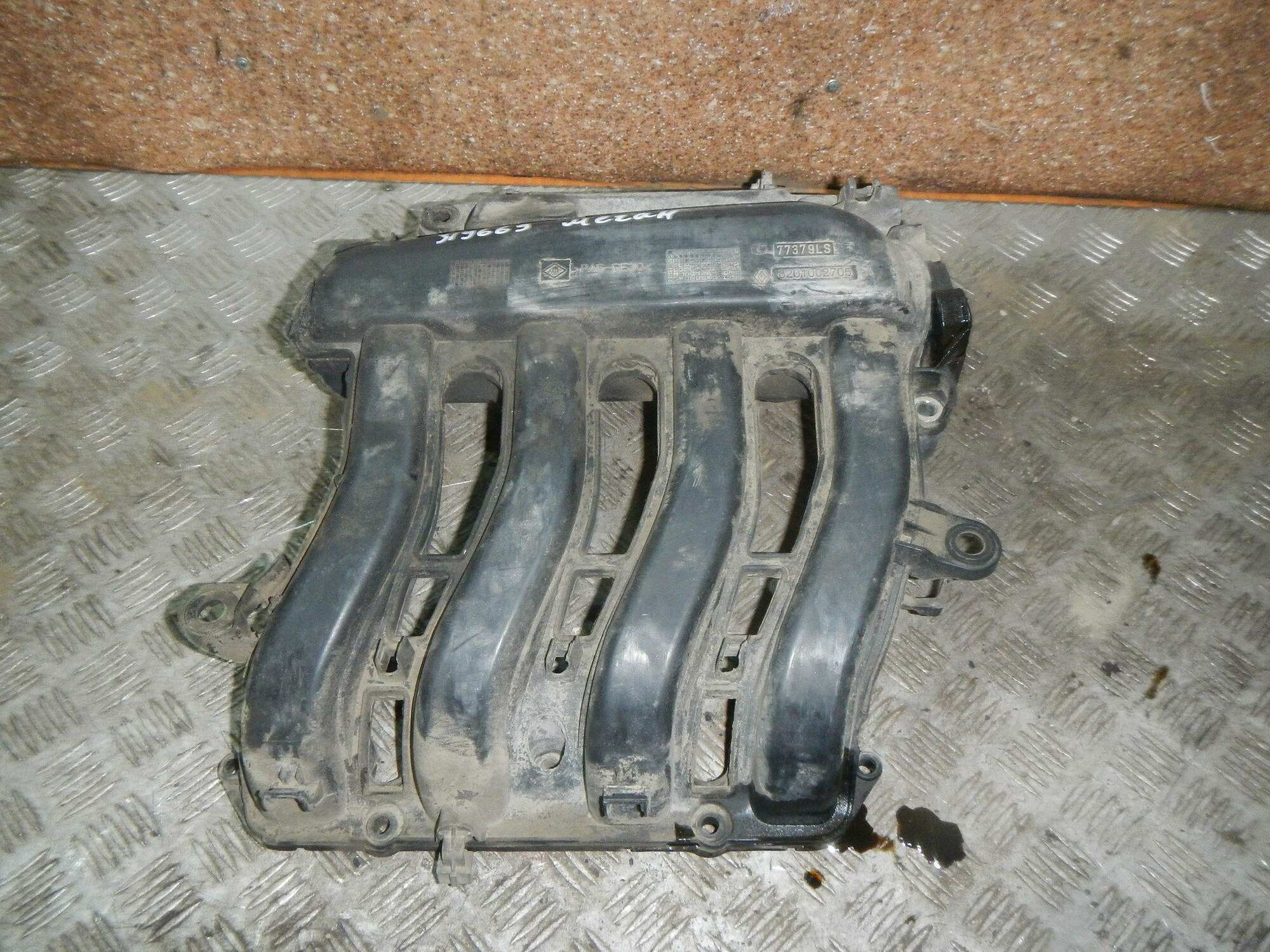 Б/У Коллектор впускной, Renault (Рено)-MEGANE III (09-) RENAULT MEGANE III (09-) K4M 1.6 Оплавлен 319669 RENAULT арт. 820...