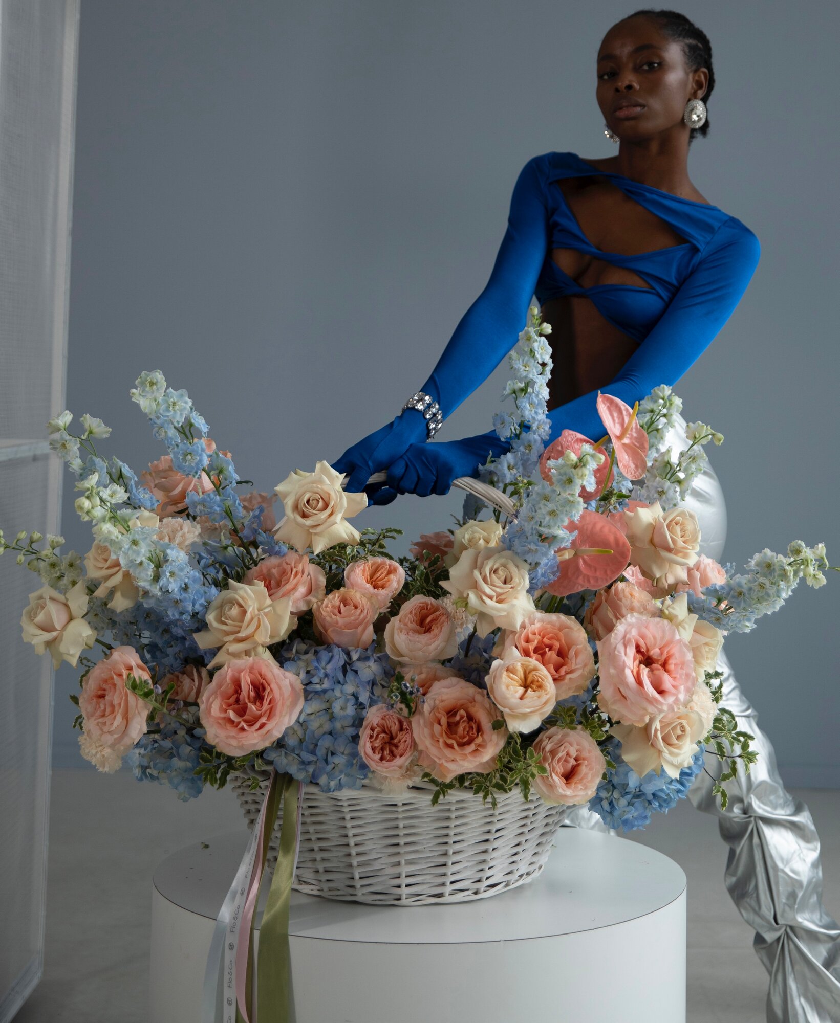 Корзина цветов "Море чувств"