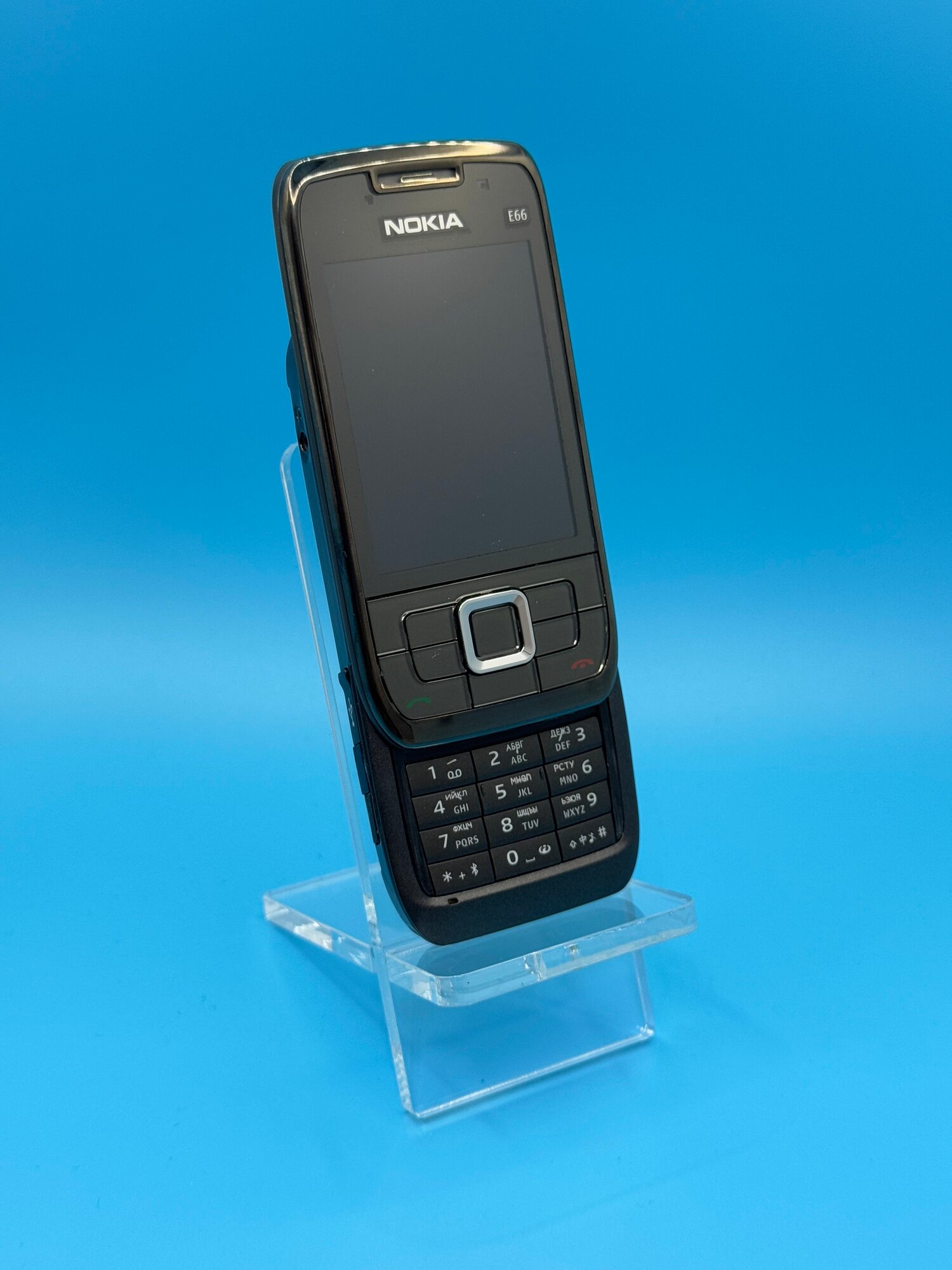 Мобильный телефон Nokia E66