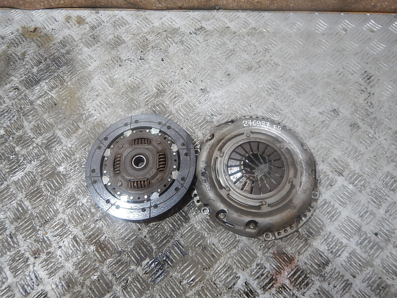 Б/У Корзина сцепления, Ford (Форд)-FOCUS 2 (08-11) FORD FOCUS 2 (08-11) С диском. Износ 30%. 276987 FORD арт. 18M