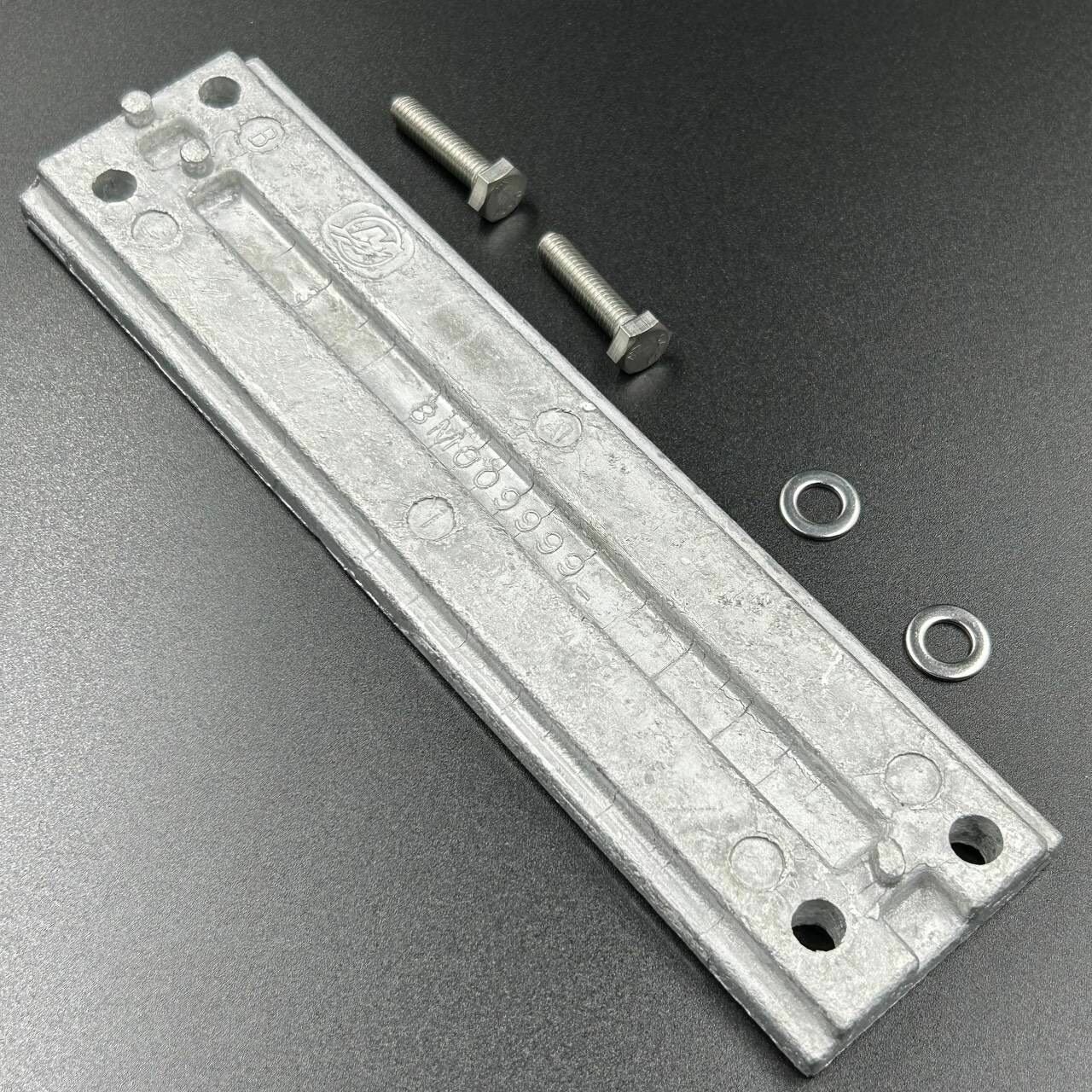Анод подвески алюминиевый Mercury (818298A1; 818298T1; 818298Q1) (Quicksilver)