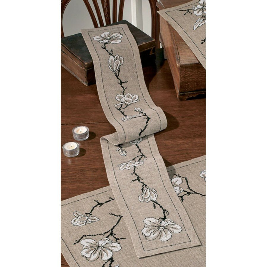 Набор для вышивания дорожки Магнолия 16 х 132 см PERMIN 65-6863