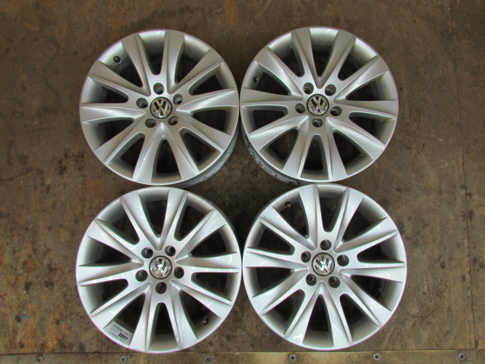 Комплект колесных дисков Volkswagen R17 7J ET43 5*112 DIA57.1 (оригинал) 0026770