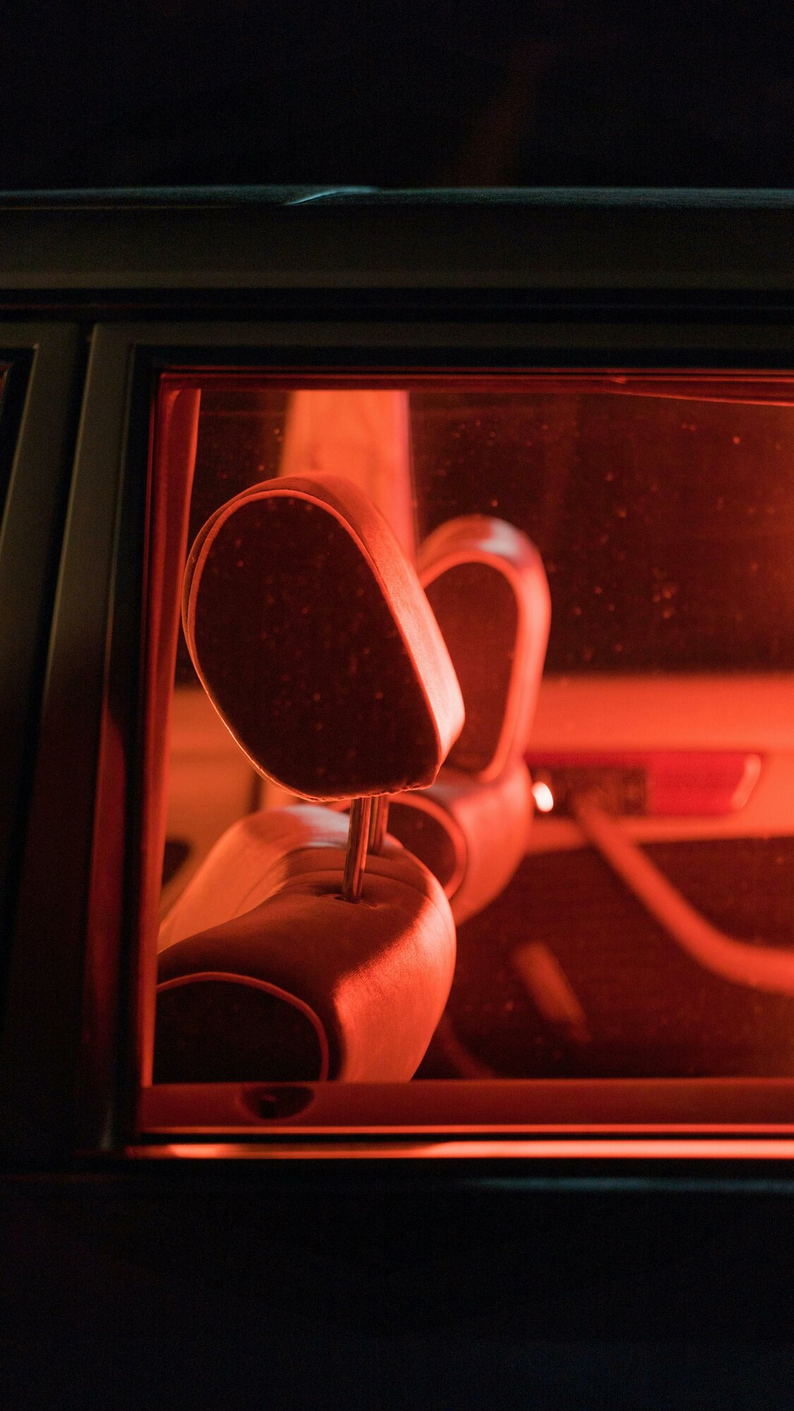 Картина на холсте 60x110 LinxOne "Автомобиль, интерьер для дома / декор на стену / дизайн