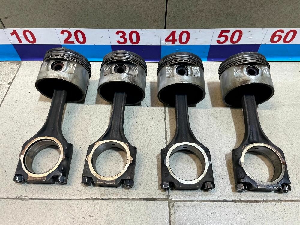 Поршень с шатуном VW Passat B3