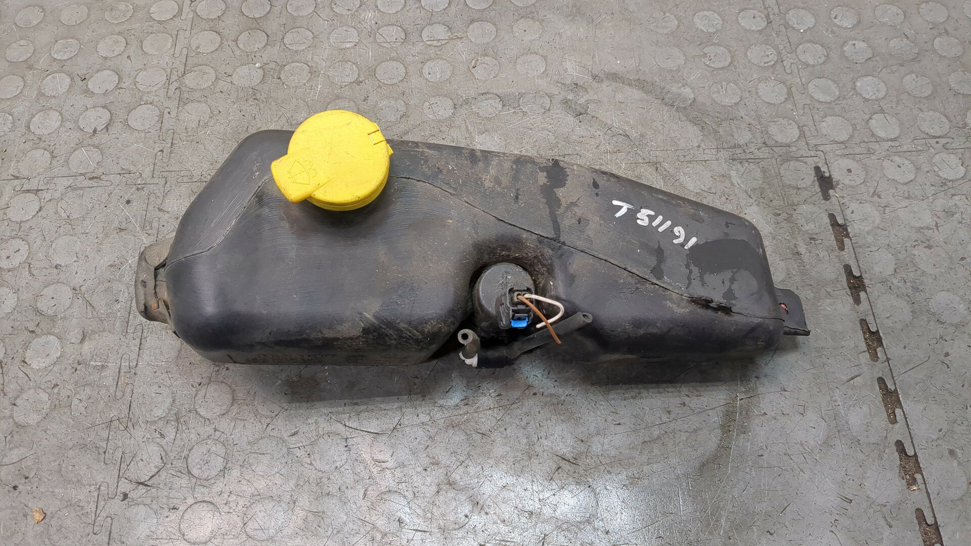 Бачок омывателя Dacia Duster Б/У