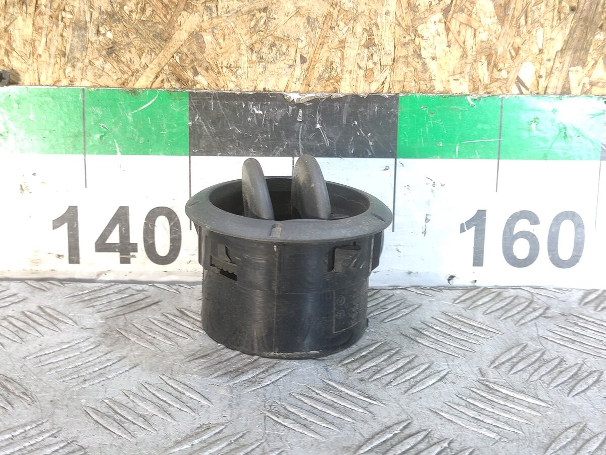 Дефлектор воздушный RENAULT Logan 2005 2014 8200212480