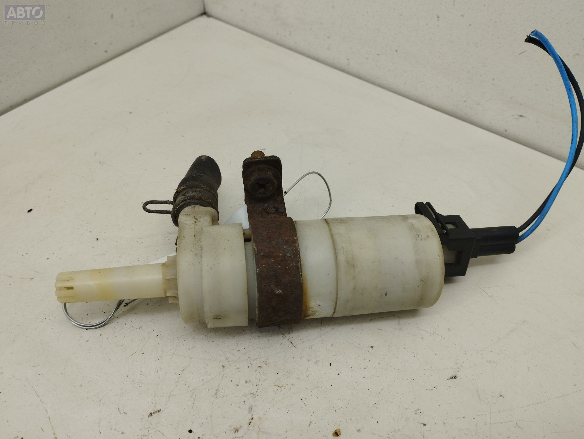 Насос (моторчик) омывателя фар Kia Sorento 1 (BL, 2002-2009)