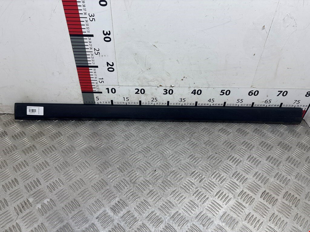 Накладка (молдинг) двери передней правой Mazda 323 BG арт. 2268949