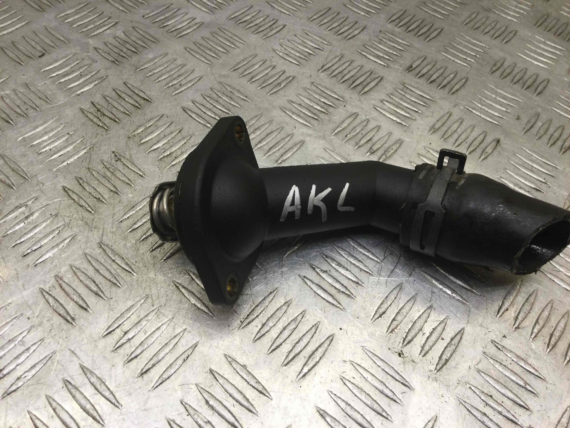 Б/У Корпус термостата Volkswagen Golf 4 поколение (1997-2004) 2000 г.