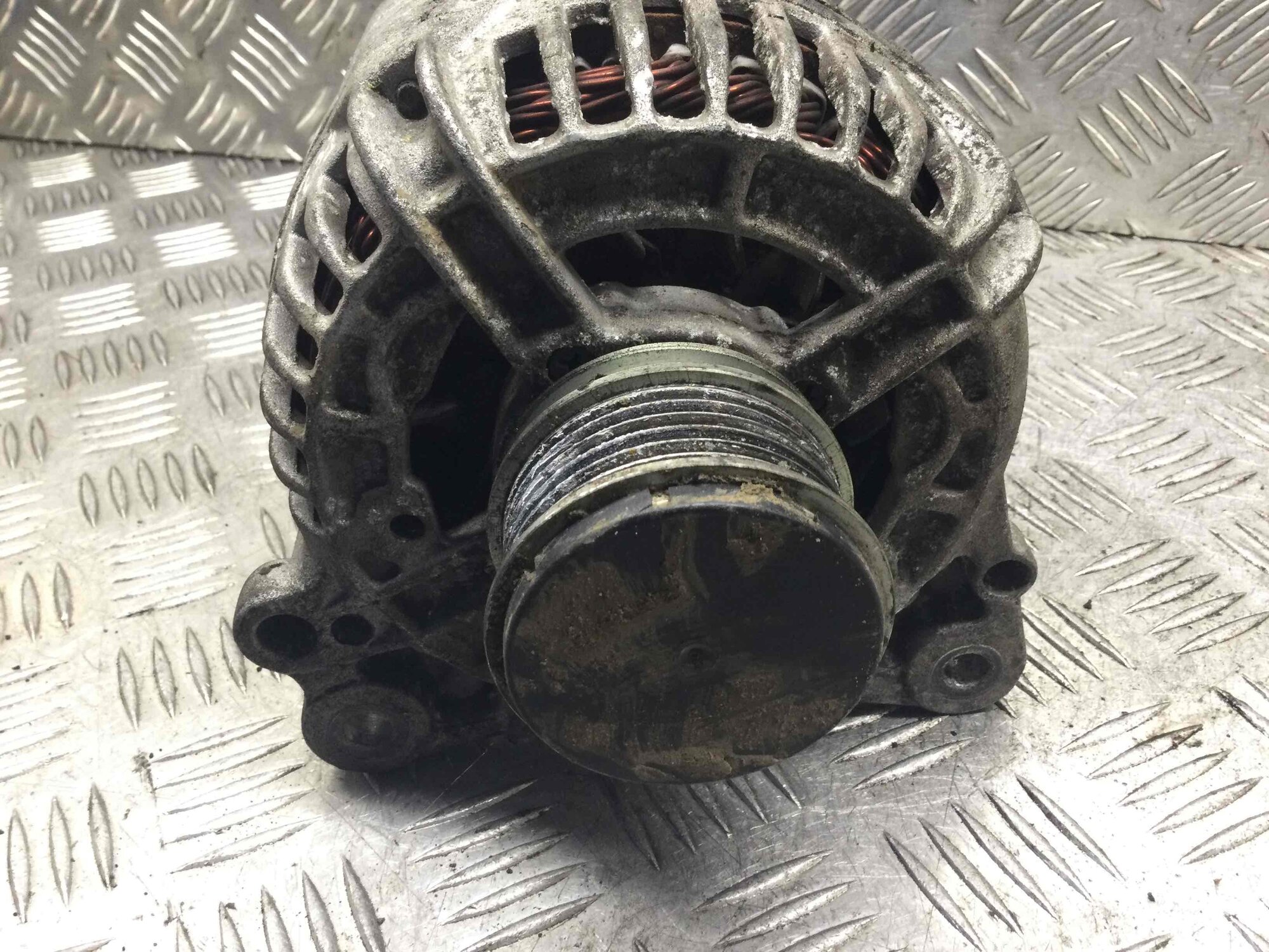 Б/У Генератор Volkswagen Jetta 5 поколение (2005-2011) 2006 г.