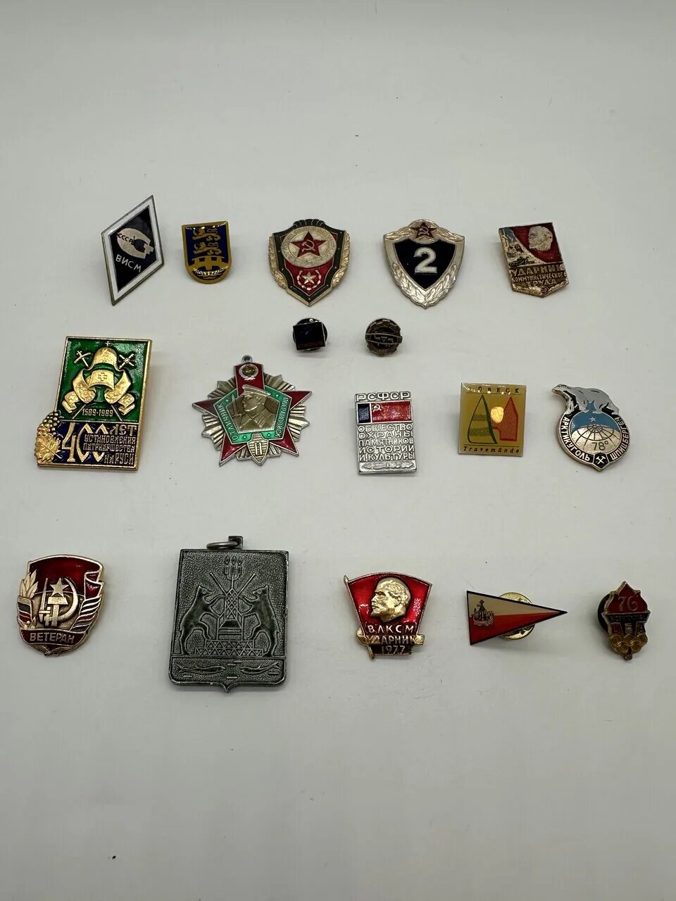 Значки ссср и европа коллекционные одним лотом винтажные 17 штук
