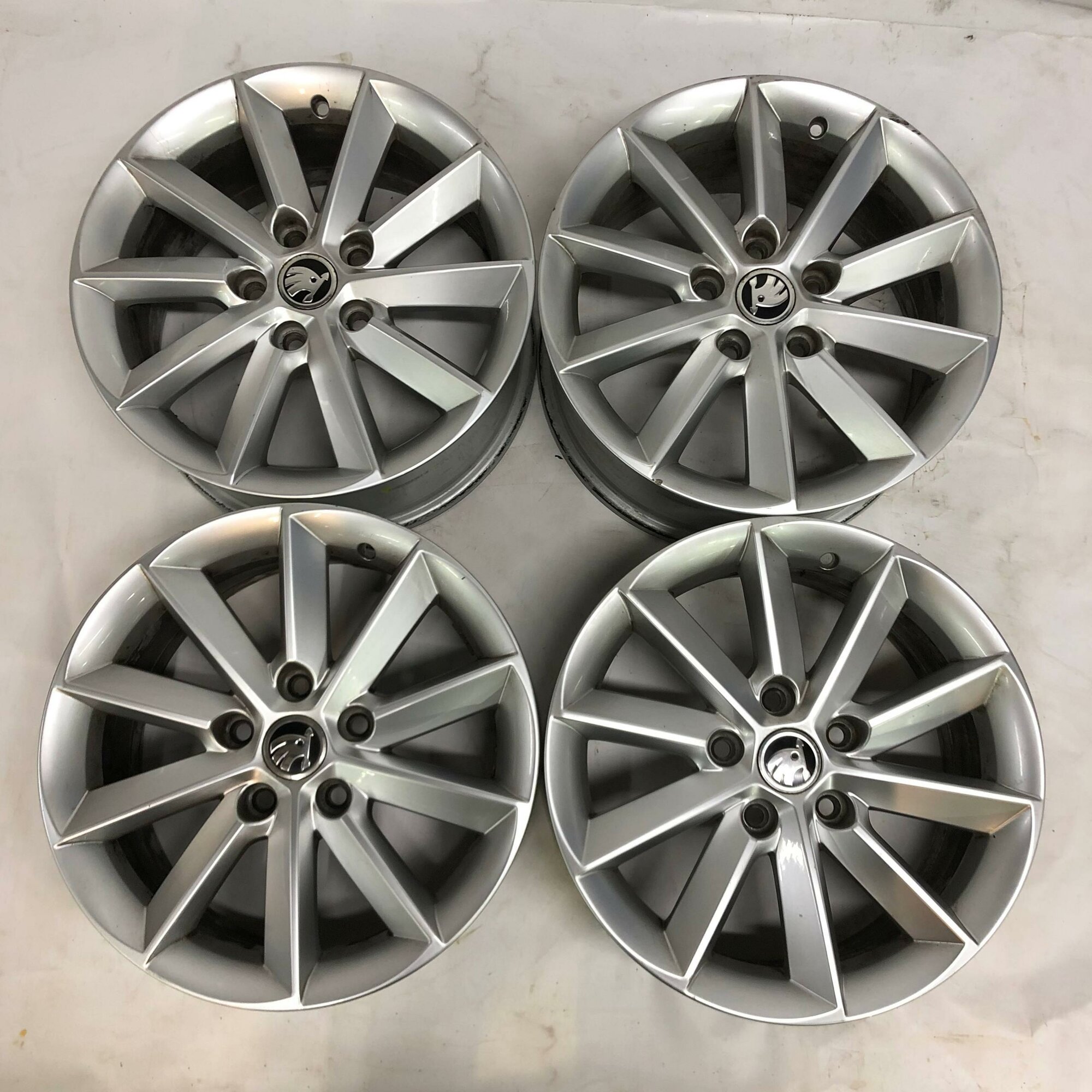 Колесные диски Skoda 16x7 PCD 5x112 D57.1 ET45 (оригинал)