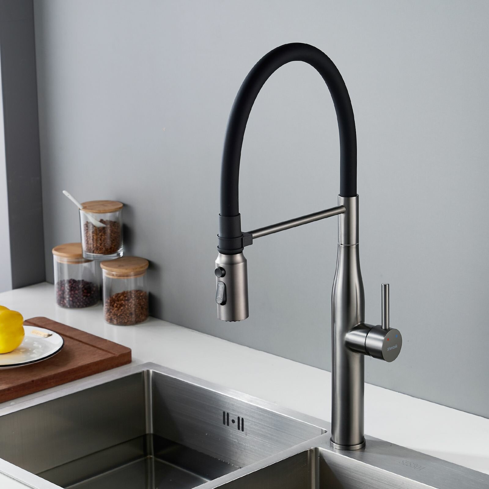 Смеситель для кухни Shevanik с гибким изливом, с выдвнжным 3-х режимным аэратором, оружейная сталь