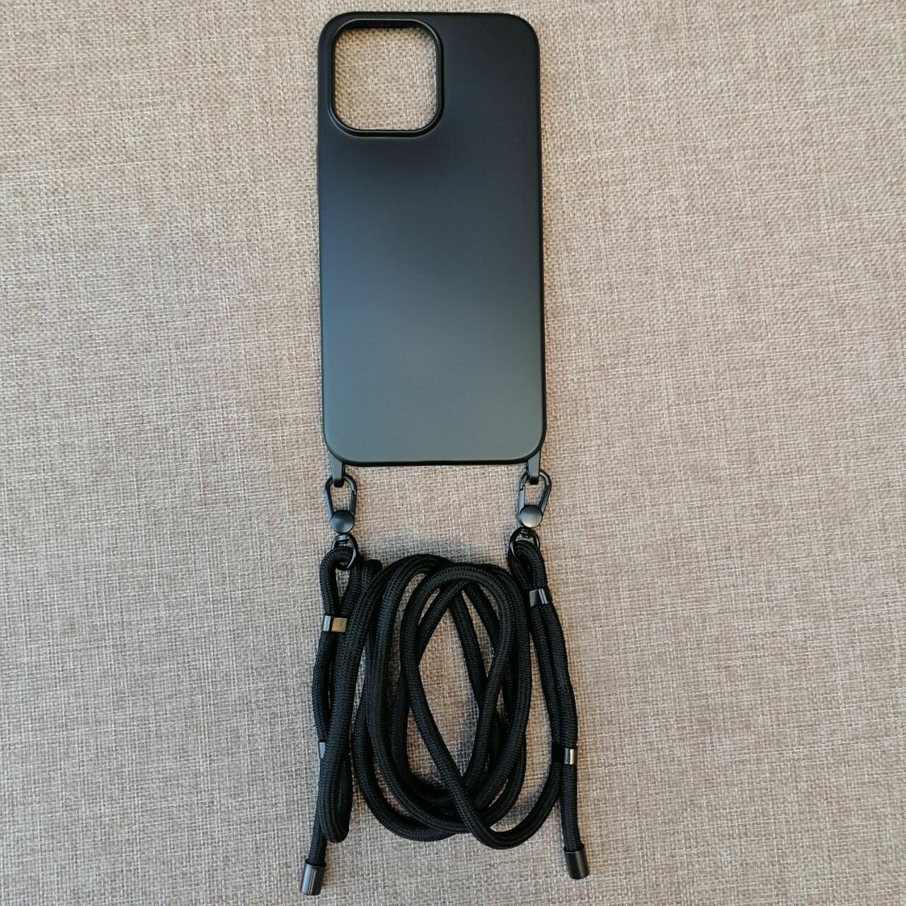 Чехол-накладка для IPhone 14 Pro Max из высокого качества силикона и веревкой-цепочкой на шею или плечо.