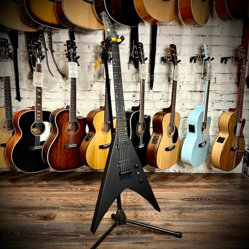 Электрогитара SPIRA V-400 MBK