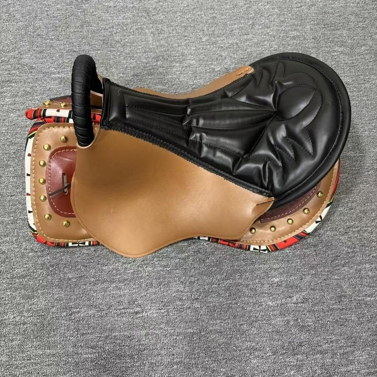 Седло для лошади