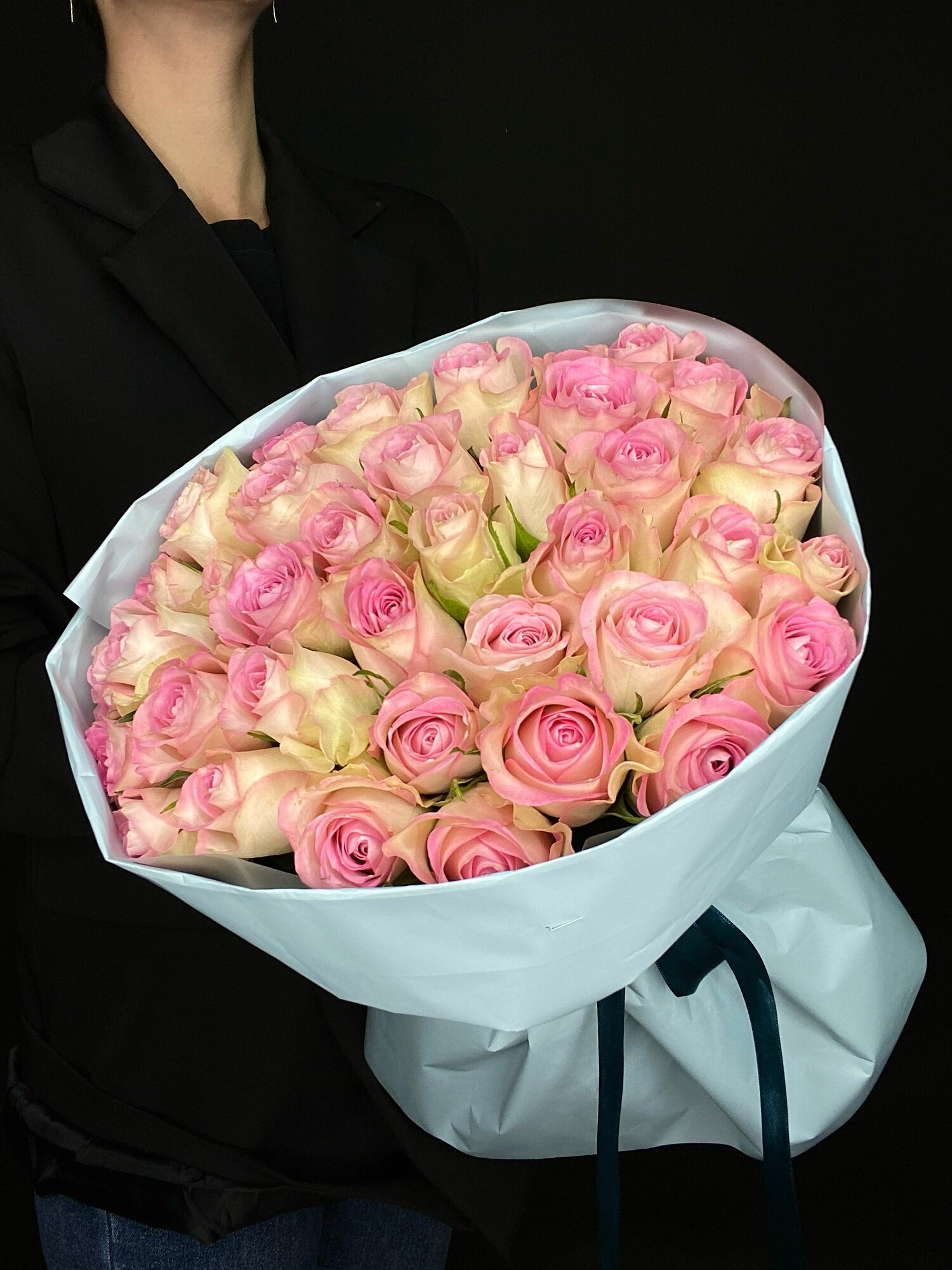 Нежные розы (35 роз), высота букета 40 см, ширина букета 30 см