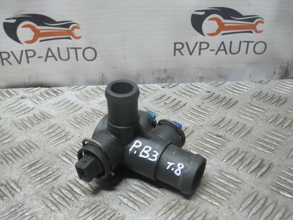 Фланец, тройник VW Passat B3 1.8 1988-1993 1114501800