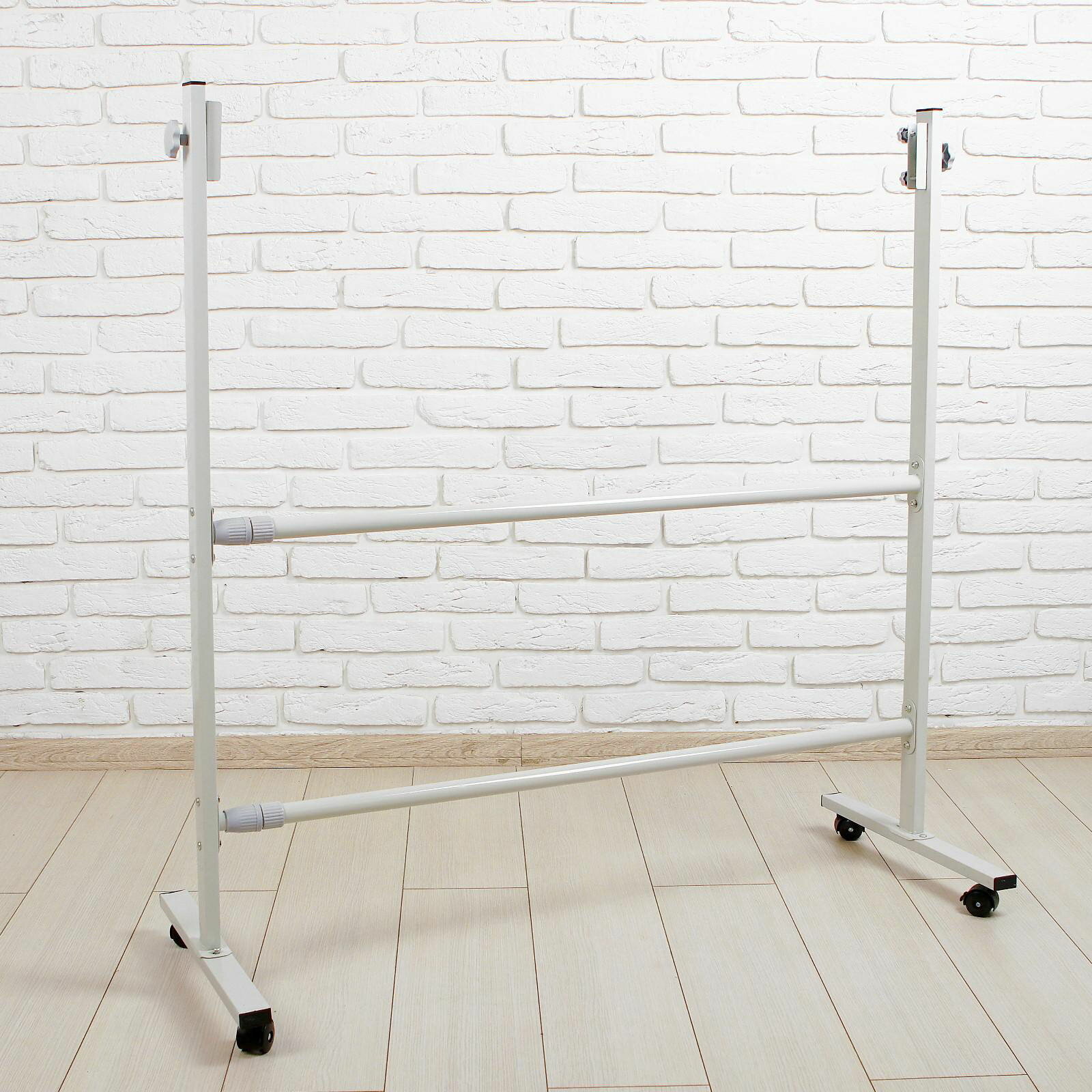 Подставка на колесах регулируемая для магнитно-маркерной, меловой, пробковой доски от 110 см до 200 см