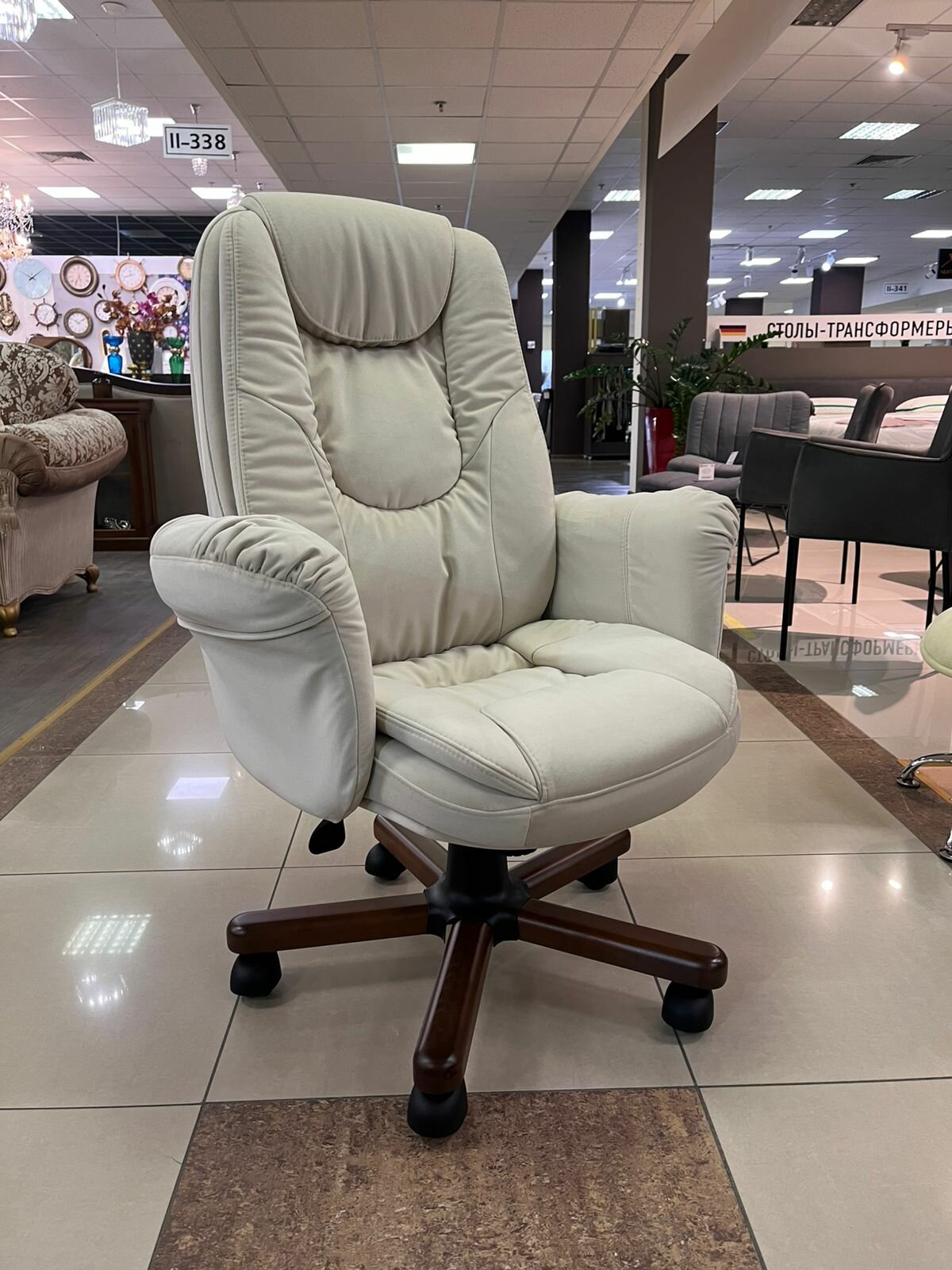 Кресло руководителя Болеро велюр тедди 320/Дерево/Крылья