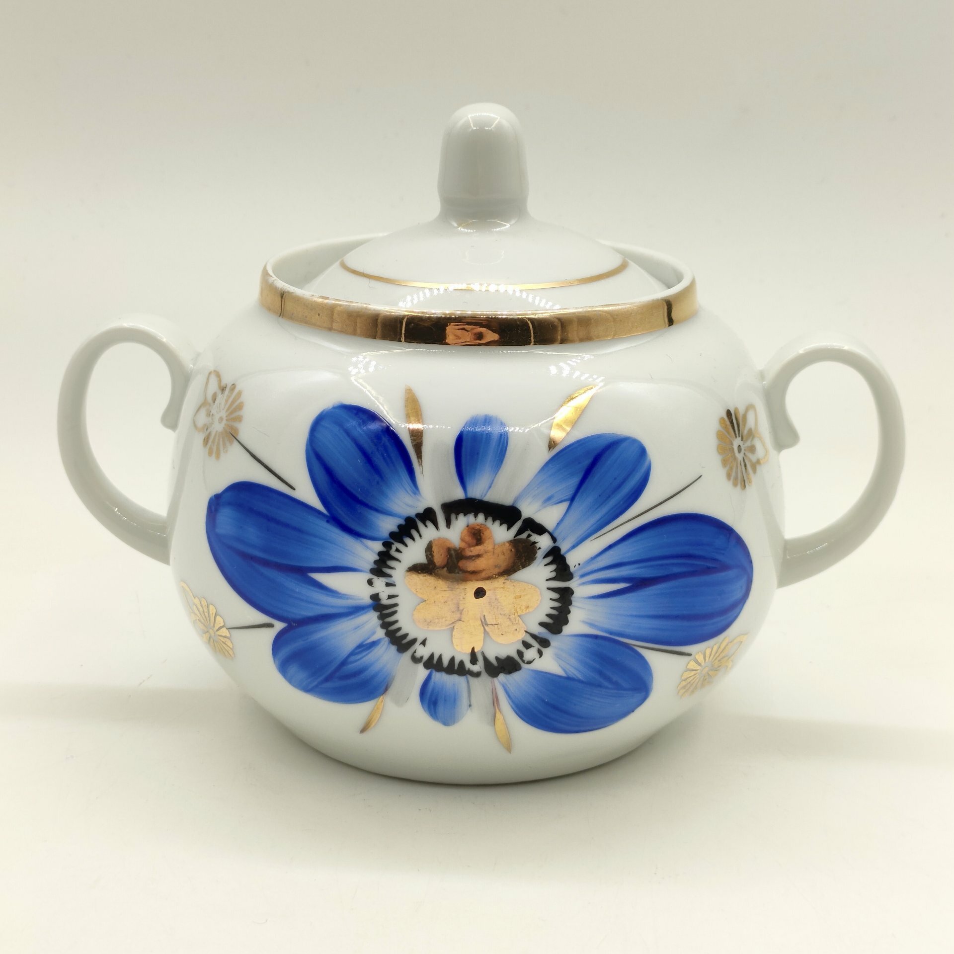 Сахарница с цветочным декором, фарфор, роспись, золочение