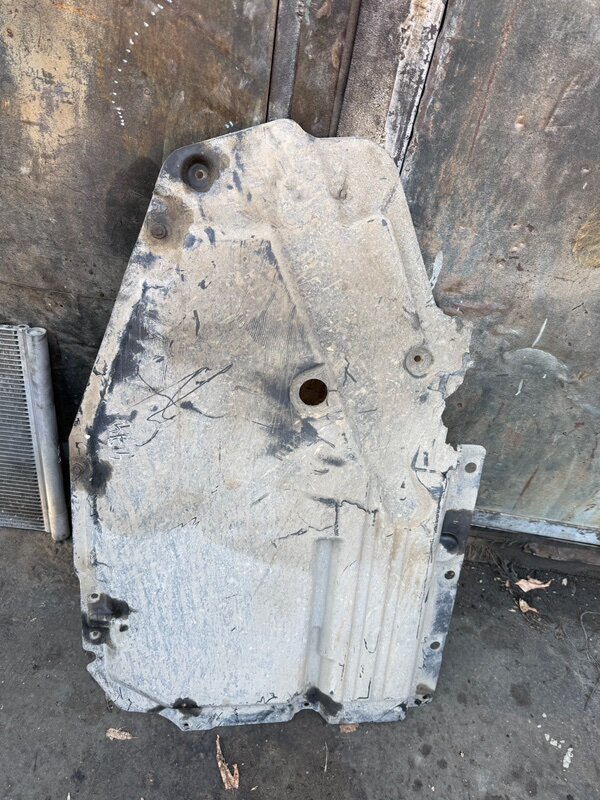 Защита днища кузова BMW X5 2 поколение 3.0 M57N2 2009 (б/у)