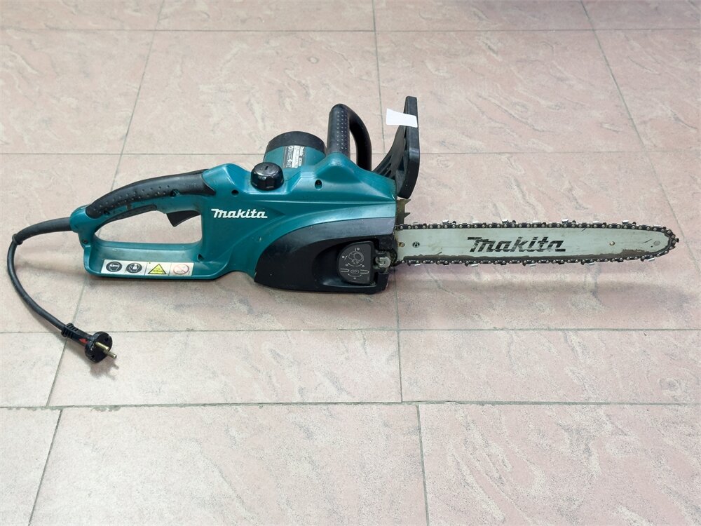 Электропила MAKITA UC3520A