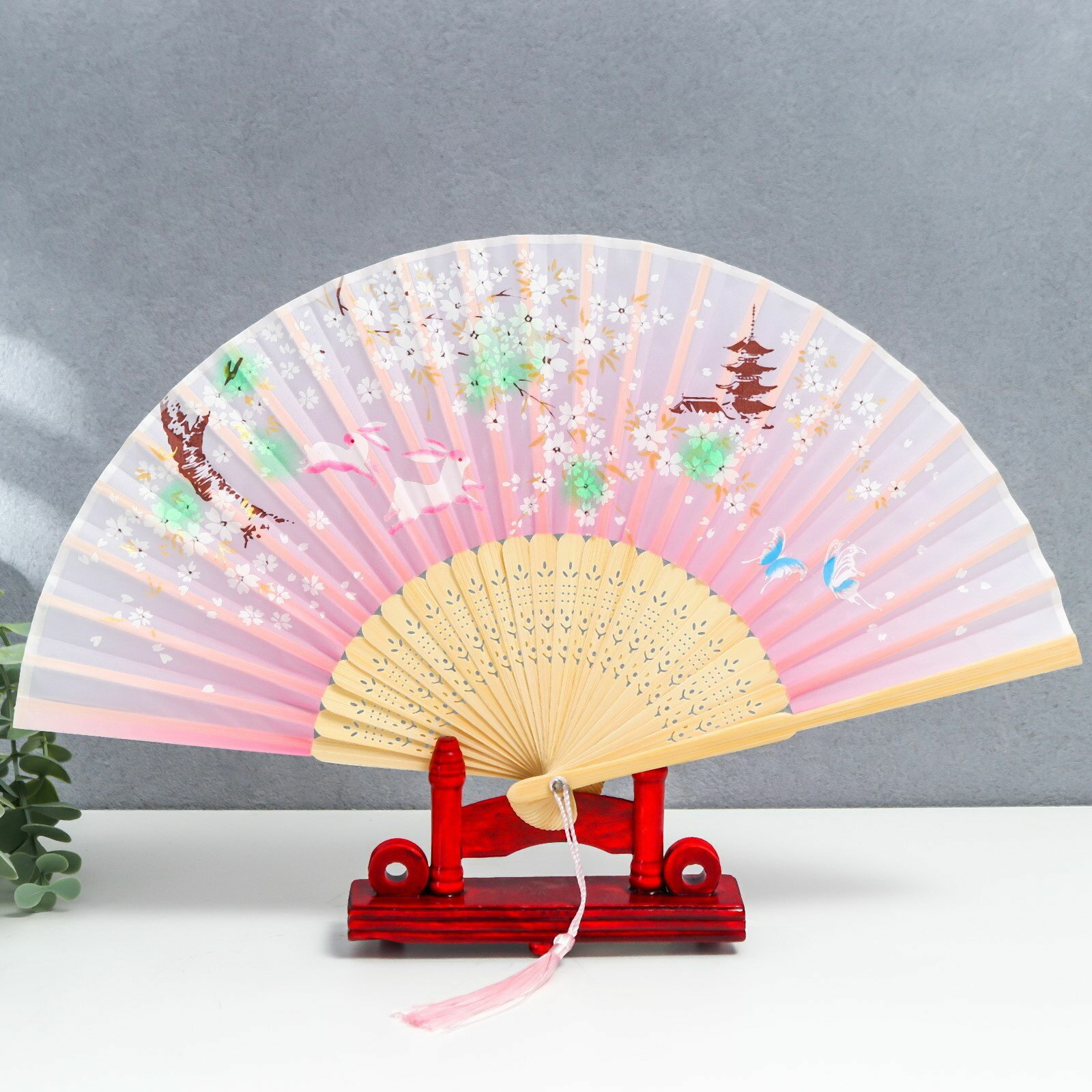 Веер складной h=21 см "Зайчики у сакуры", розовый, с кисточкой