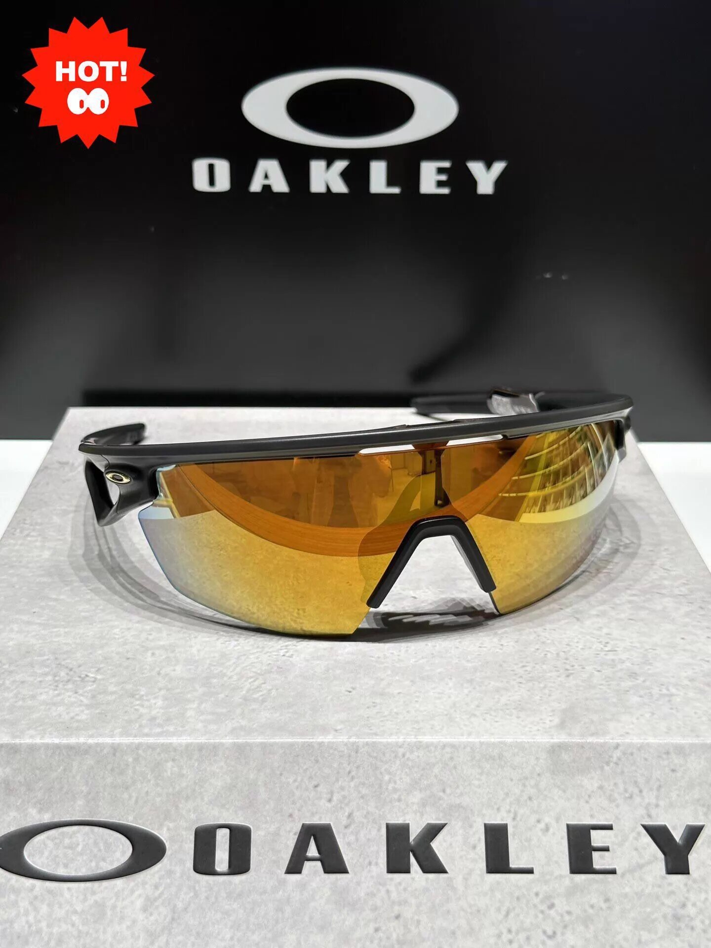Велосипедные очки Oakley Sphaera 9403 для занятий спортом на открытом воздухе и катания на лыжах.