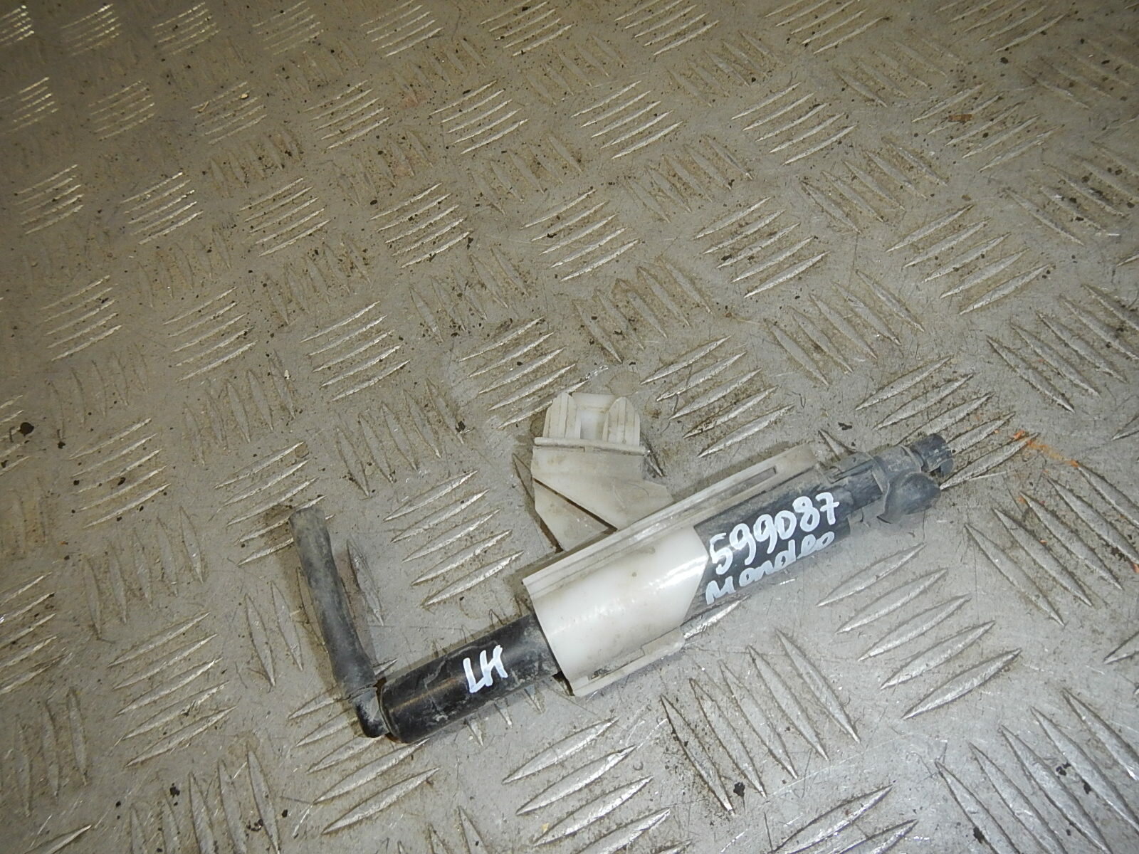 Б/У Форсунка омывателя фары, Ford (Форд)-MONDEO (07-14) FORD MONDEO (07-14) левая Без видимых повреждений. 599087 FORD ар...