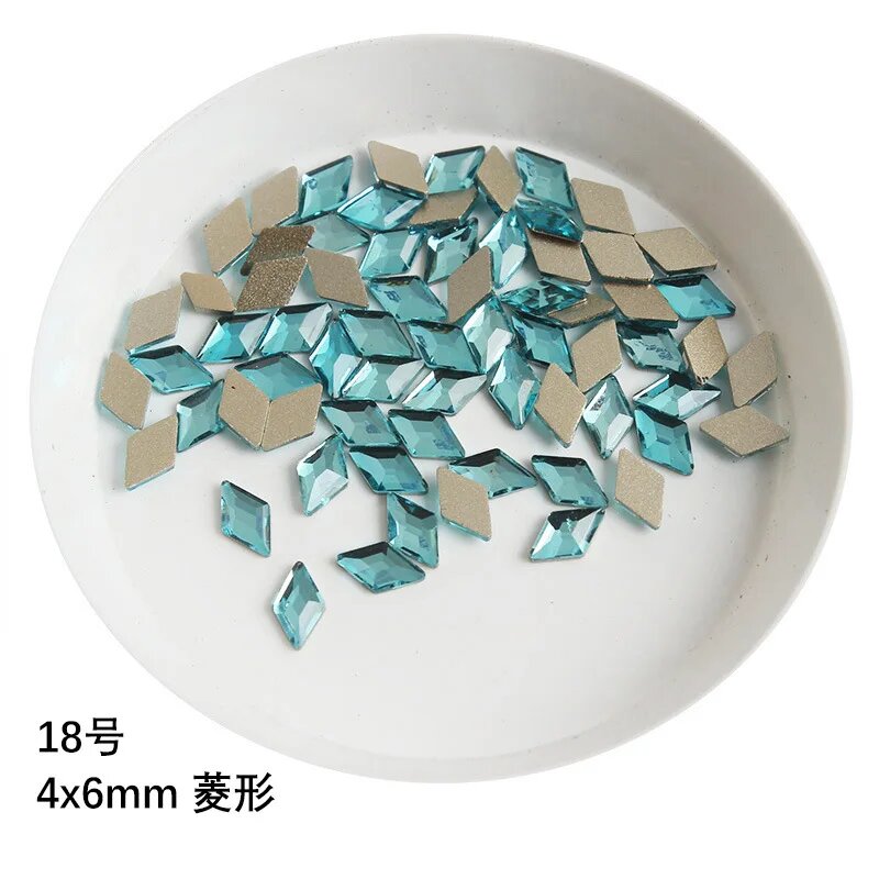 Стеклянные стразы 4x6 мм, 100 шт, Aquamarine Lake Blue