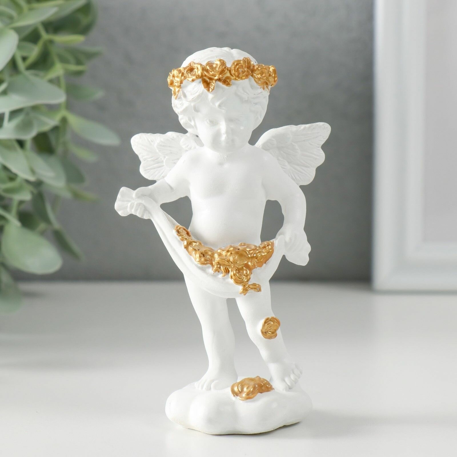 Фигурка полистоун Белоснежный ангел рассыпает золотые розочки , 6.5 4 11 см