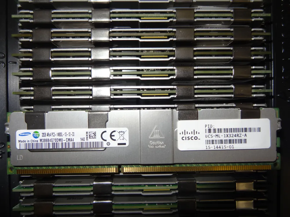 Серверная память DDR3 32GB 1866Mhz ECC REG 4Rx4 PC3-14900L 1.5v M386B4G70DM0-CMA4