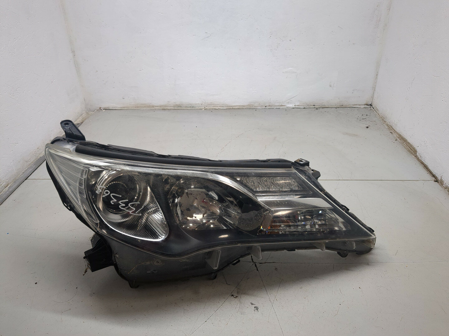 Фара (передняя) правая Toyota RAV 4 Б/У